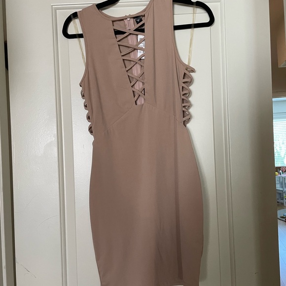 Windsor | Dresses | Windsor Backless Laceup Dress In Tan | Poshmark